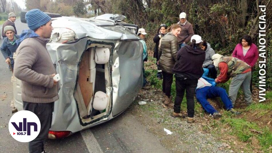 Volcamiento deja conductor herido en Molina | Molina | VLN Radio